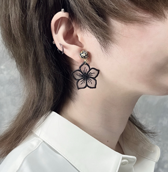 オーガンジー刺繍レースフラワーイヤリング/ピアス イヤリング・ノンホールピアス soupir 通販 11561074｜Creema(クリーマ)
