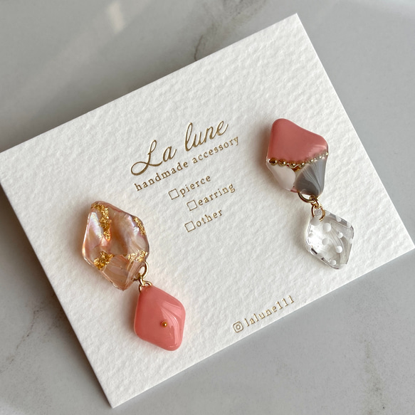 人気♡小ぶりなゆらゆらピンク♡大人可愛いアシンメトリーシェルペンタゴン×ミニスクエアドットピアス イヤリング ピアス（スタッド・一粒） la ...