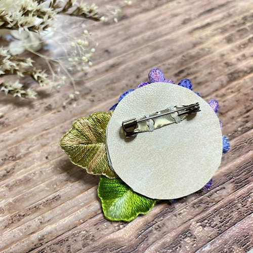 刺繍ブローチ 立体薔薇 刺繍アクセサリー コサージュ handmade 刺繍ブローチ 立体薔薇 刺繍アクセサリー コサージュ handmade