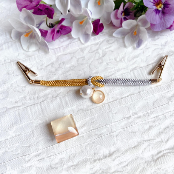 羽織紐と帯留めセット【有明の月】 羽織留め 帯締め 帯留め 春原こま 通販｜Creema(クリーマ) 12335660