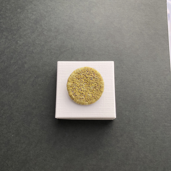 "full moon"刺繍ブローチ" ブローチ kanac. embroidery 通販 12669082｜Creema(クリーマ)