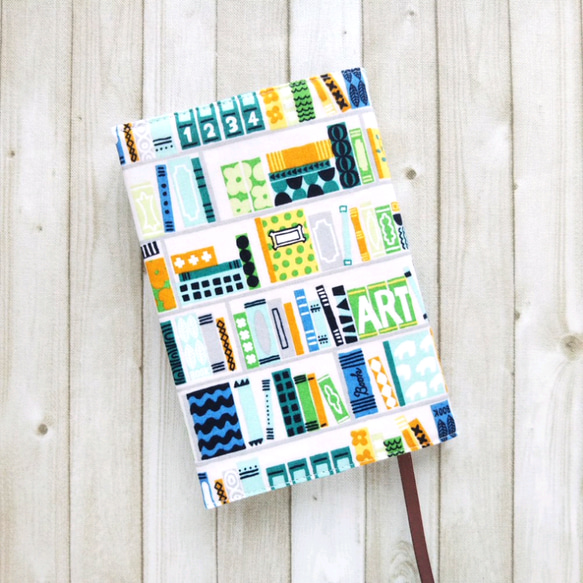 文庫本用 布ブックカバー(北欧風ブック、本棚柄/グリーン系)『Creema限定』 ブックカバー NU～NO 通販｜Creema(クリーマ)