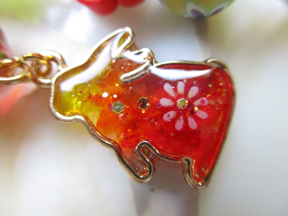 3153再販2 紅葉のうさぎ とんぼ玉のストラップ・バッグチャーム 携帯ストラップ 🌸はなはなあにまる🐇🎶 通販｜Creema(クリーマ ...