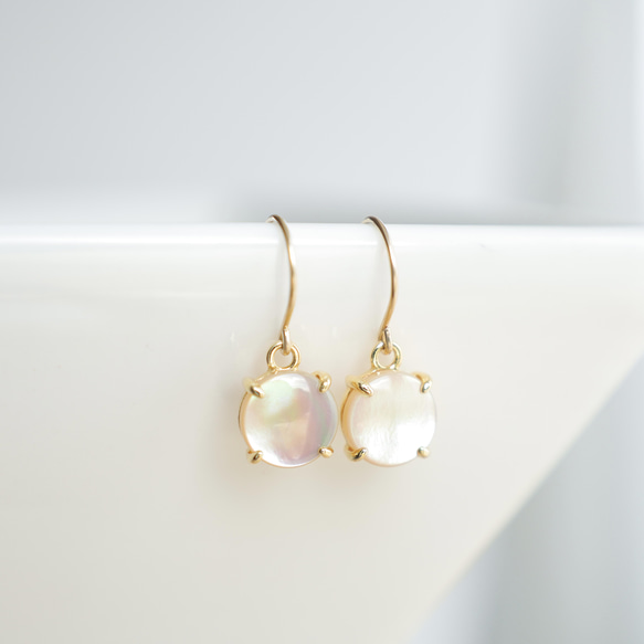 【一点物】夜光貝ピアス ラウンド8mm 14kgf ピアス（フック・チェーン） R shanka 通販｜Creema(クリーマ) 12831660