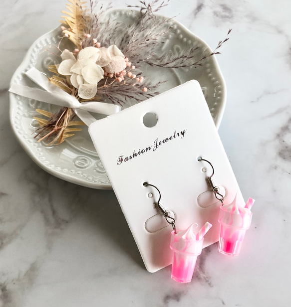 【ミルクティー 】ドリンク ピアス イヤリング ミニチュアフード ハンドメイド ピアス（フック・チェーン） nature1coin 通販 ...