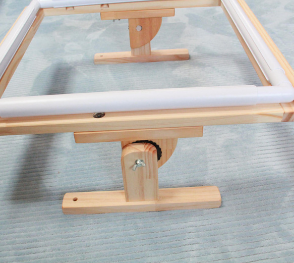 スクエア刺繍スタンド L(28～43㎝の枠に対応) ＃パイプ刺繍枠は付属していません #Q-SNAP/DMCスクエア枠 その他素材 エディ工房 ...