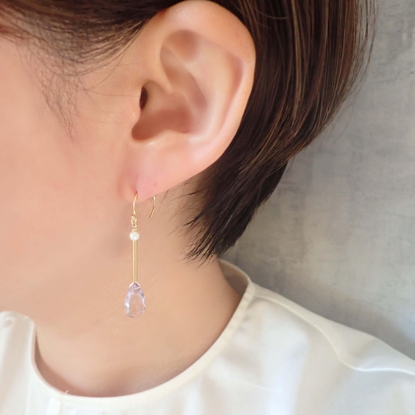 Swing gems earring Gold pipe × Pink Amethyst E34 ピアス（フック・チェーン） Solmia ...
