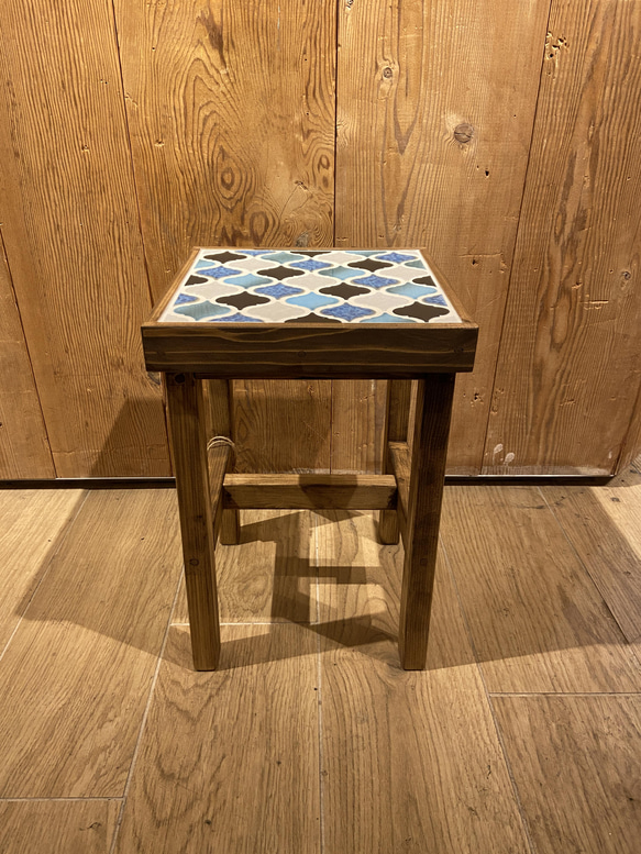 サイドテーブルにもなるタイル張りスツール ランタンブルーミックス 椅子（チェアー）・スツール tukuru7766 通販 13116707 ...