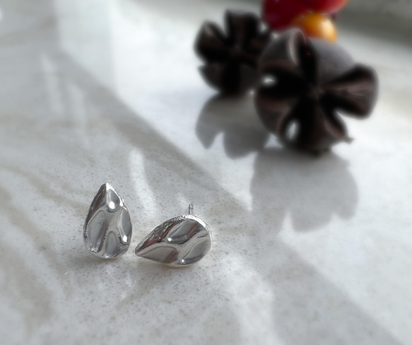 月の下の男*イヤリング ピアス（スタッド・一粒） Snow Handmade 通販 13216812｜Creema(クリーマ)