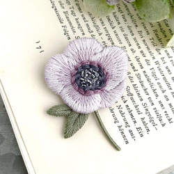 [受注制作]クリスマスローズの刺繍ブローチb＊薄紫 ブローチ capriccio 通販 13219136｜Creema(クリーマ)