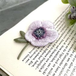 [受注制作]クリスマスローズの刺繍ブローチb＊薄紫 ブローチ capriccio 通販 13219136｜Creema(クリーマ)