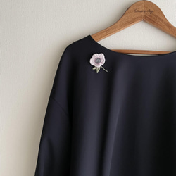 [受注制作]クリスマスローズの刺繍ブローチb＊薄紫 ブローチ capriccio 通販 13219136｜Creema(クリーマ)