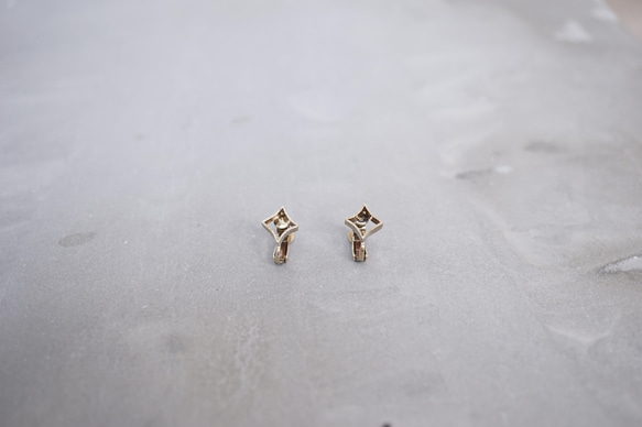 菱形イヤリング 真ちゅう イヤリング・ノンホールピアス sizkuiro 通販｜Creema(クリーマ)