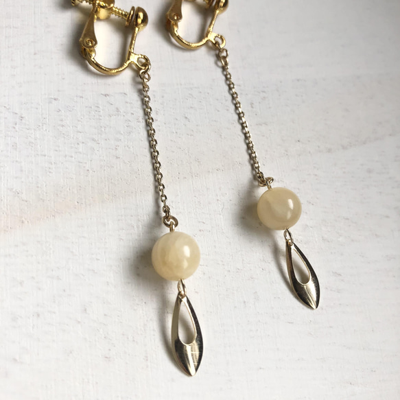 ハニーストーンのロングイヤリング(天然石) イヤリング・ノンホールピアス pikkey 通販｜Creema(クリーマ) 13220151