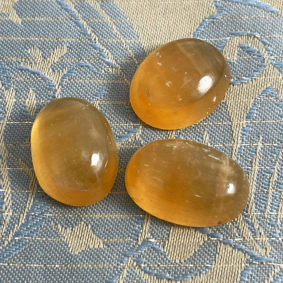 天然イエローカルサイト（黄色の方解石） カボション オーバル ルース 3個 442【ほぼ30%値下】 天然石 SKGjp 通販｜Creema ...