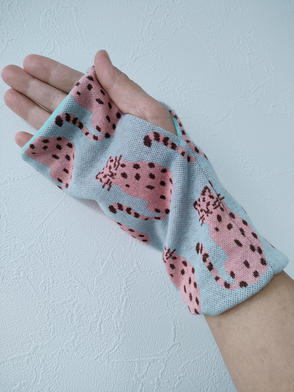 豹柄ハンドウォーマー 手袋・ミトン 可愛いもん屋 通販 13245922｜Creema(クリーマ)