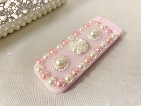 お菓子のようなエチケットブラシ〜フェミニンなエチケットブラシで外出先でも優雅な埃取りを〜 カーペットクリーナー・粘着ローラースタンド ...