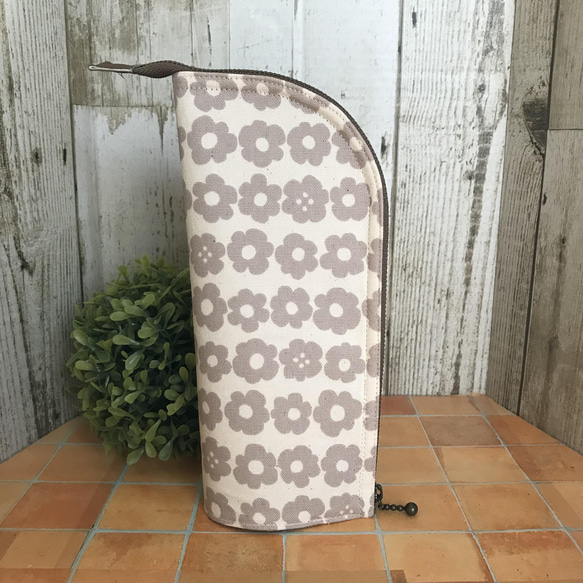 便利！北欧フラワーのスタンドペンケースM ペンケース アトリエ陽だまり 通販 13256112｜Creema(クリーマ)