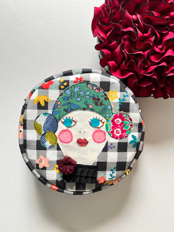 ぶりぶりぶりっ子ポーチ ポーチ こんがリンダ 通販 13262000｜Creema(クリーマ)