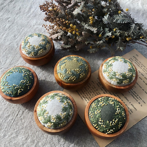 手刺繍＊ウッドボウルピンクッション/リネン生地/ミモザ hysdoll その他インテリア雑貨 Hy's Doll／美姫 通販｜Creema ...