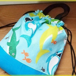 輸入USAコットン生地 入園入学グッズ キュートポップなサメくん ナップサック型体操服袋 レッスンバッグ 25snow 通販 13314014 ...
