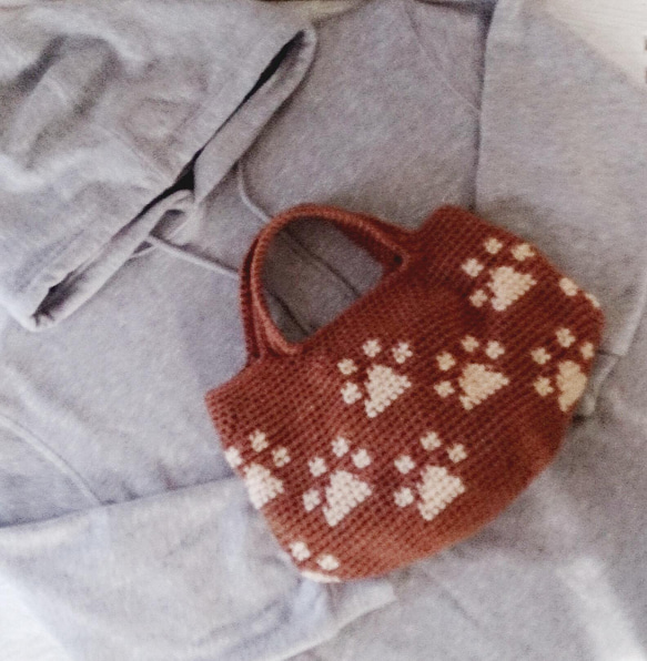 猫バッグ(肉球ドット丸底：キャメル）ニットバッグ 編み物 ネコバッグ かごバッグ 月と太陽の子守熊 通販 13335190｜Creema(クリーマ)