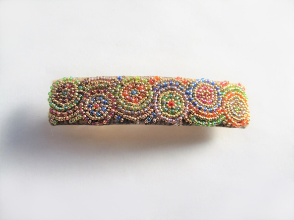 特小ビーズのモザイク模様刺繍バレッタ（丸形） バレッタ sato-kko 通販 13336752｜Creema(クリーマ)