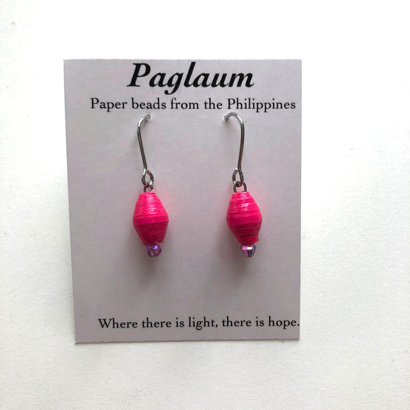 【フェアトレード ・サステナブル関連商品】フィリピン ペーパービーズピアス No.13 ピンク ピアス（フック・チェーン） Paglaum ...