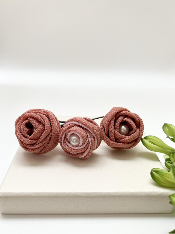 つまみ細工 玉薔薇の髪飾り アンティークカラー 洋風 ヘアピン つまこ 通販｜Creema(クリーマ) 13408257