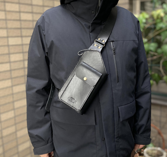 ヌメ革 ボディバッグ クロ 変形五角形 手縫い ☆送料無料 ボディバッグ・ウエストポーチ ATELIER ACORN 通販 13419796 ...