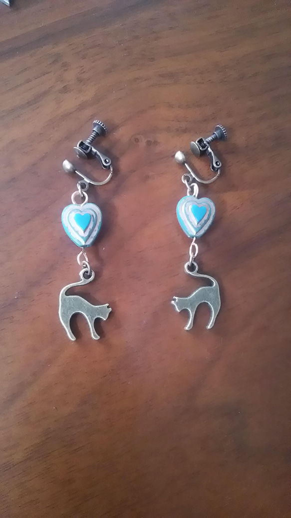 パリのヴィンテージビーズと猫のイヤリング イヤリング・ノンホールピアス yukinotane55 通販 13453621｜Creema(クリーマ)