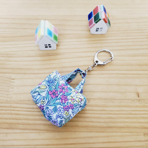 ミニチュアサイズのトートバッグのキーホルダー(花柄) その他ケース haru haru 通販 13457890｜Creema(クリーマ)
