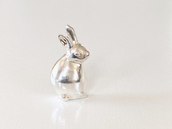 ウサギのピンブローチ ブローチ cobold 通販 13502000｜Creema(クリーマ)