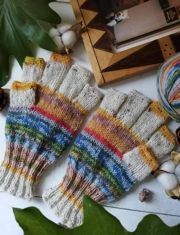 【再販】ゴッホの寝室～オパール毛糸の指先フリー手袋 手袋・ミトン 手編み工房みあき 通販 13504000｜Creema(クリーマ)