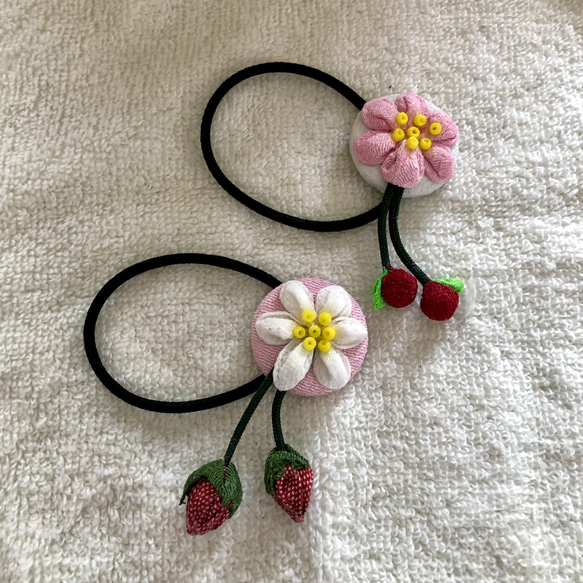 2つセット さくらんぼといちごのヘアゴム 雑貨・その他 つまみ細工kurumi 通販 13504929｜Creema(クリーマ)