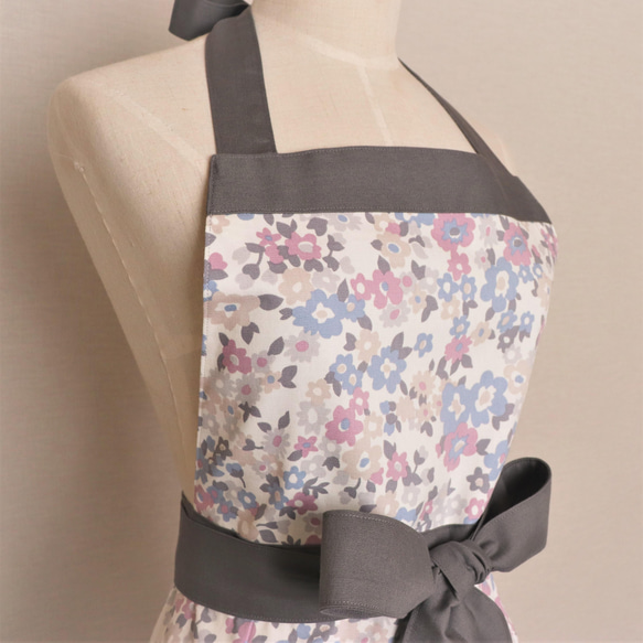 エプロン 大人用 モネラベンダー グレー 小花柄 エプロン エプロン工房ToBe100 通販 13506151｜Creema(クリーマ)
