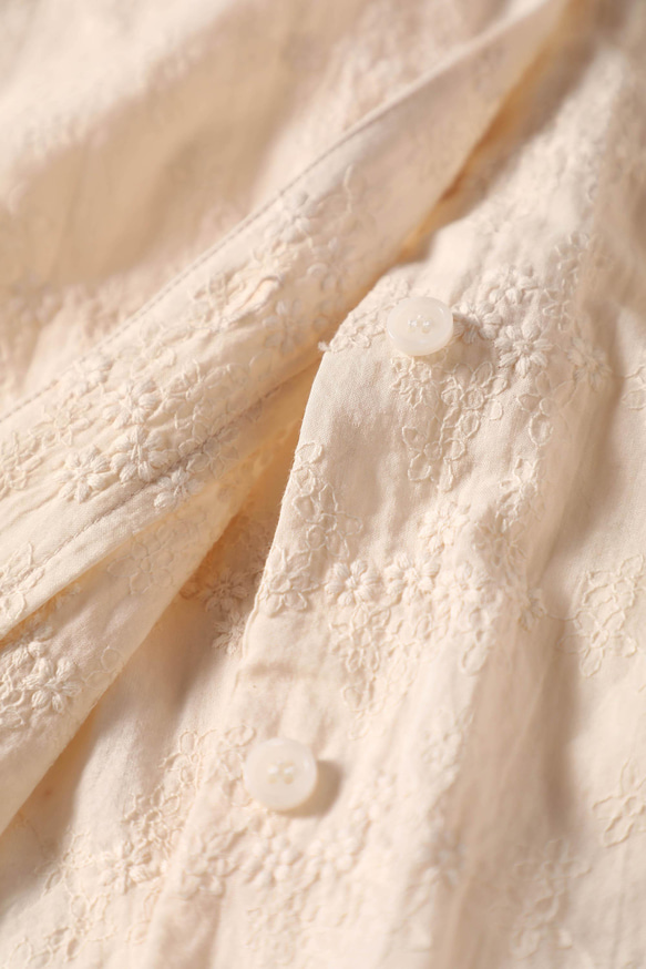 着こなしを愉しむ 刺繍生地 ヨーク切り替えギャザーシャツブラウス ベージュ 220203-3 シャツ fall-in&co(talent ...