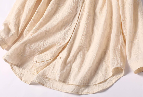 着こなしを愉しむ 刺繍生地 ヨーク切り替えギャザーシャツブラウス ベージュ 220203-3 シャツ fall-in&co(talent ...