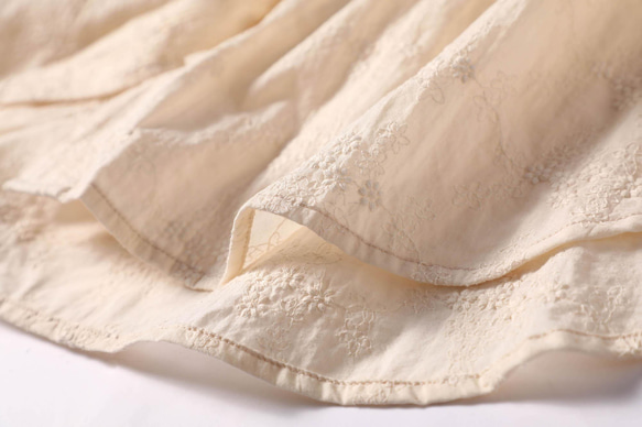 着こなしを愉しむ 刺繍生地 ヨーク切り替えギャザーシャツブラウス ベージュ 220203-3 シャツ fall-in&co(talent ...