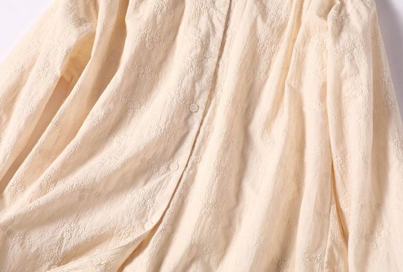 着こなしを愉しむ 刺繍生地 ヨーク切り替えギャザーシャツブラウス ベージュ 220203-3 シャツ fall-in&co(talent ...