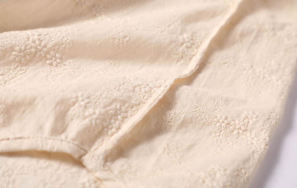 着こなしを愉しむ 刺繍生地 ヨーク切り替えギャザーシャツブラウス ベージュ 220203-3 シャツ fall-in&co(talent ...