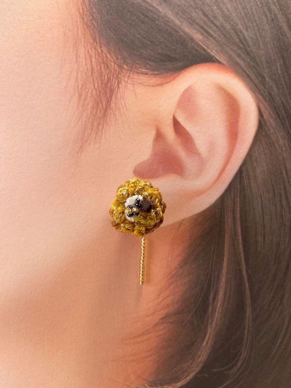 個性派♪刺繍2wayピアス＜mousse～ビターキャラメル～＞ ピアス（スタッド・一粒） Rosée 通販 13510527｜Creema(クリーマ)