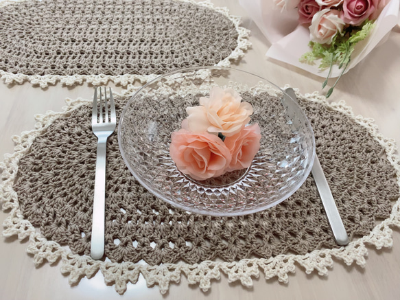 楕円のランチョンマット 2枚組 ベージュ×白 ① 1,500円 ランチョンマット rika.s_crochet 通販 13512092 ...