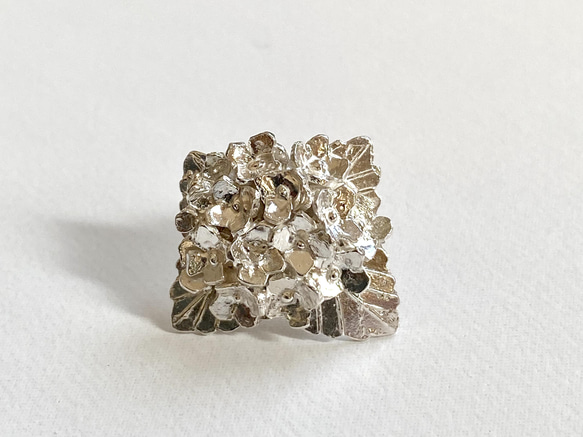 紫陽花のピンブローチ ブローチ cobold 通販 13516326｜Creema(クリーマ)