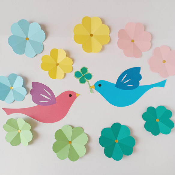 《小鳥とクローバー》壁面飾り ウォールステッカー・ウォールデコ nicott 通販 13519683｜Creema(クリーマ)