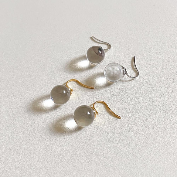 透明クリアカラー クリアなガラス玉のピアス ピアス（フープ） こもれび 通販｜Creema(クリーマ) 13523280