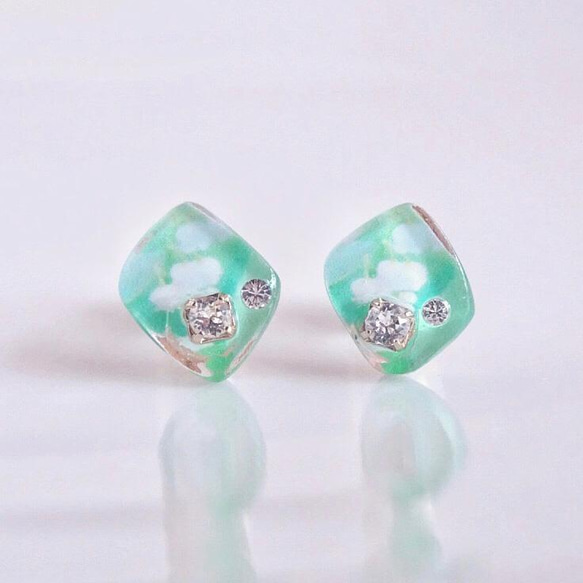 すずらん 14kgfこつぶピアス(イヤリング可)mint green ピアス（スタッド・一粒） ayamusubi 通販｜Creema ...