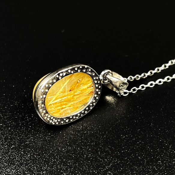 【個性あふれるアイテム】現品一点物 ゴールドルチル クォーツ ペンダント トップ ルース KGR73 金針水晶 シルバー ネックレス ...