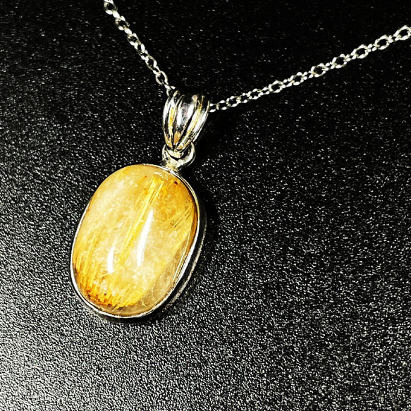 【個性あふれるアイテム】現品一点物 ゴールドルチル クォーツ ペンダント トップ ルース KGR73 金針水晶 シルバー ネックレス ...