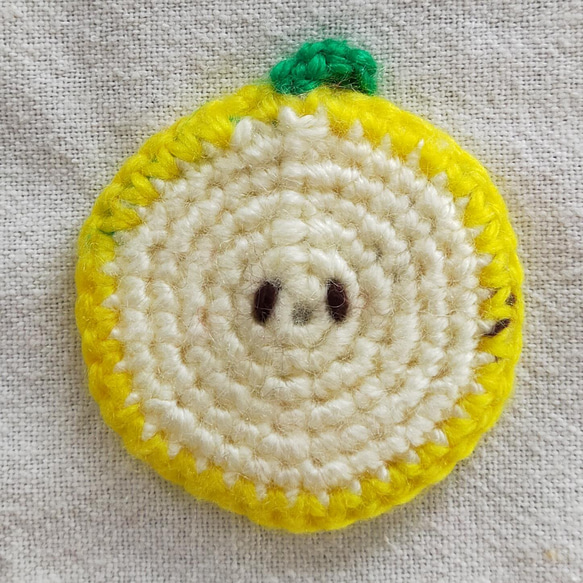 アクリルたわし 黄りんご コースター 毛糸 まり 通販 13534890｜Creema(クリーマ)